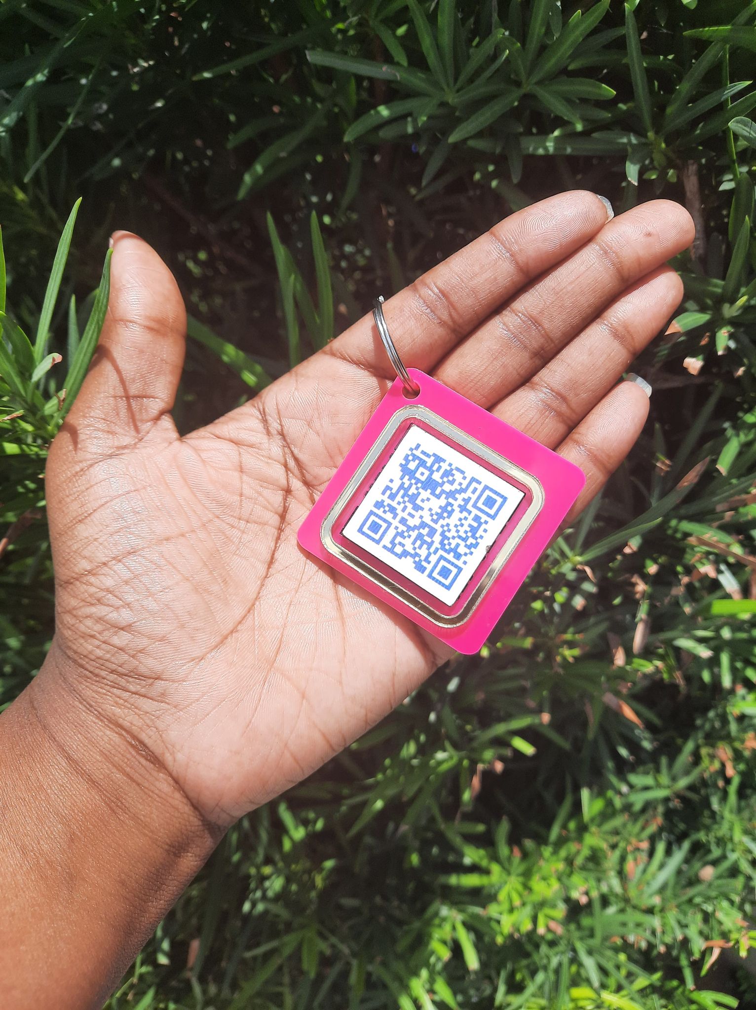 “Personalized QR Code Keychain for Instant Social Media and Website ...